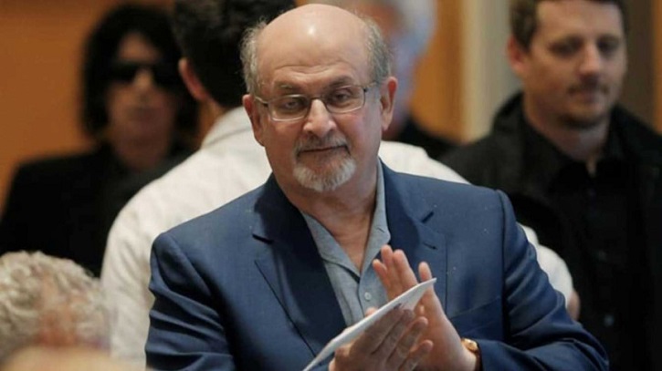 কথা বলতে পারছেন রুশদি, খোলা হয়েছে ভেন্টিলেটর